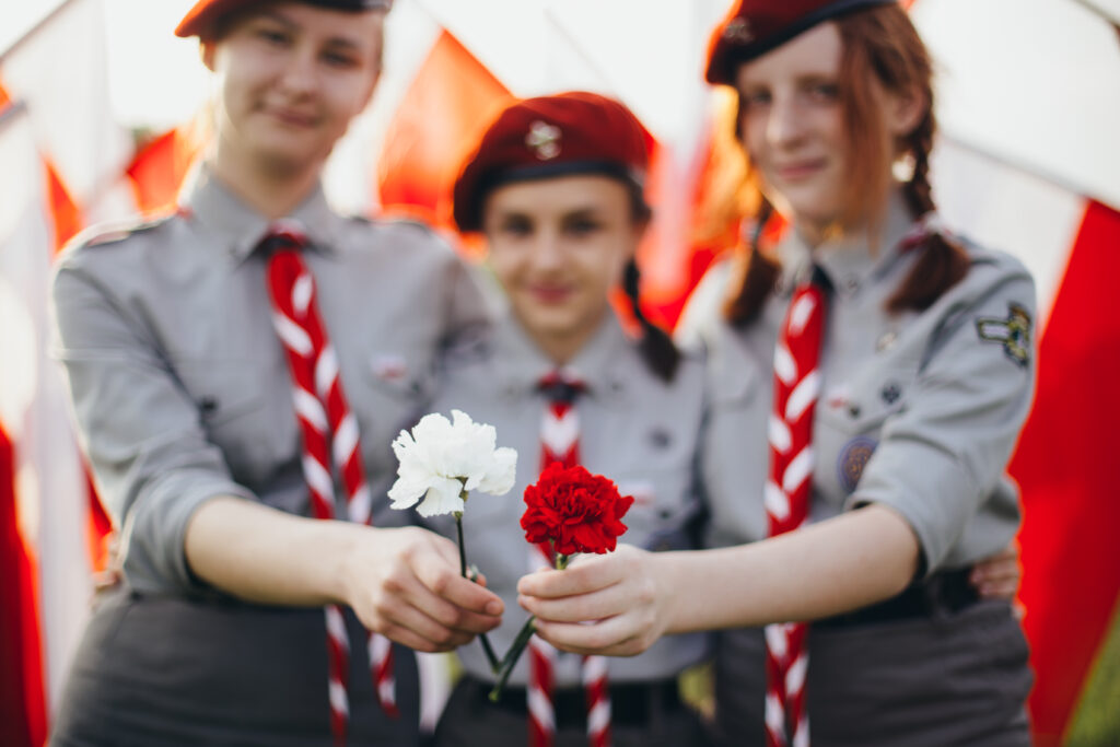 Główna Kwatera ZHP przyjęła „Regulamin musztry i ceremoniał harcerski ...